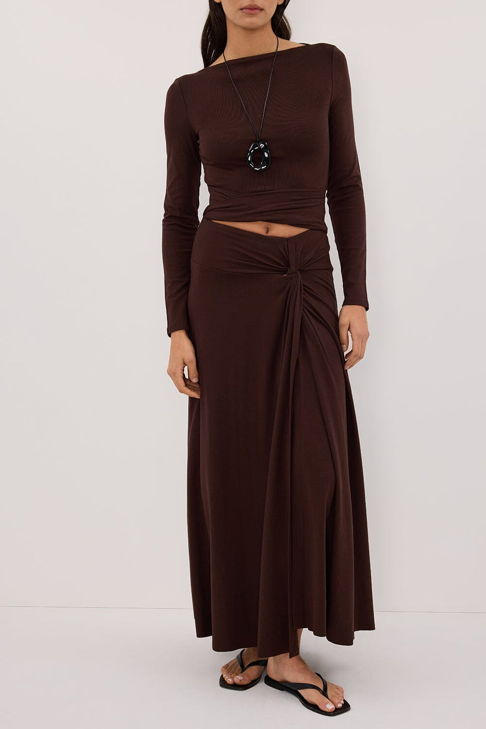 HADLEY CHOC SLEEVELESS TWIST TOP | Dissh