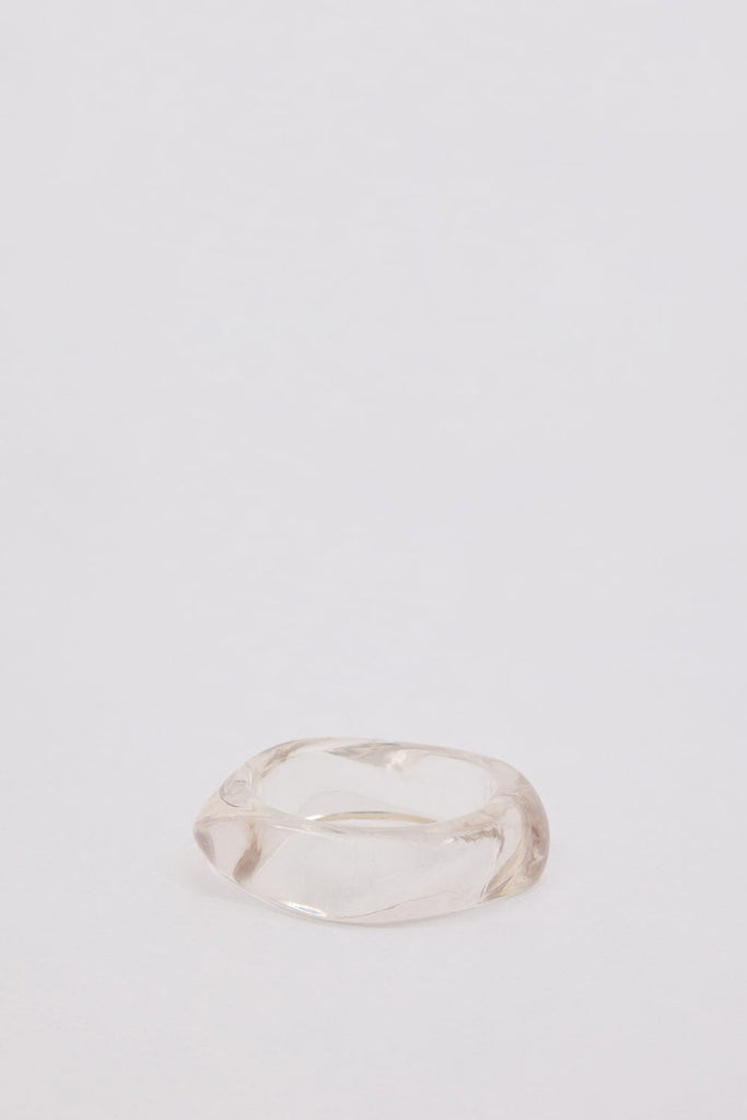 NOAH LABEL RESIN BANGLE CLEAR | Dissh